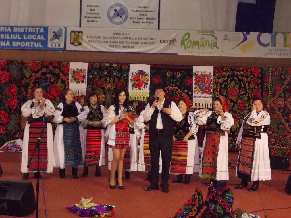 Roberta Opre şi-a lansat albumul alături de Văru Săndel şi Tinu ...