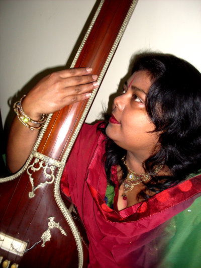 Cântec indian cu Mahua Mukherjee, la Bistriţa | Răsunetul