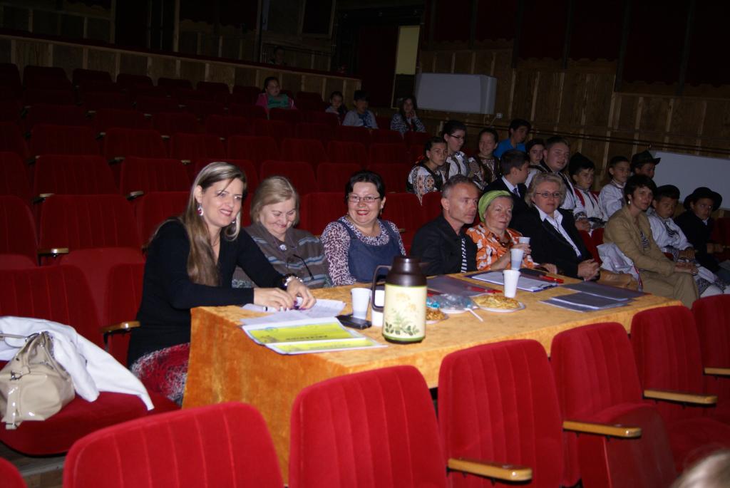 Regizorul Radu Afrim a jurizat Concursul de Teatru, derulat acasă, la ...