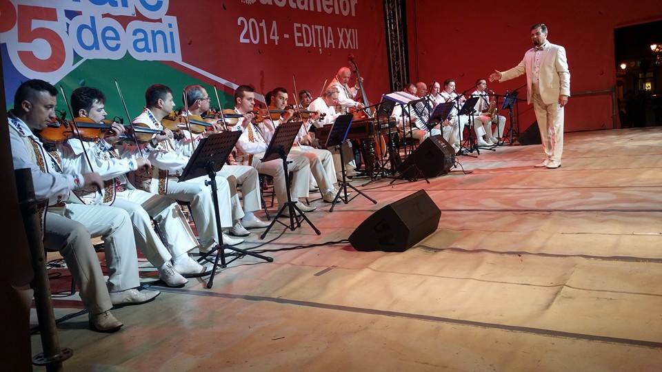 Sub bagheta maestrului Ştefan Cigu, „Dor Românesc” a oferit un regal ...