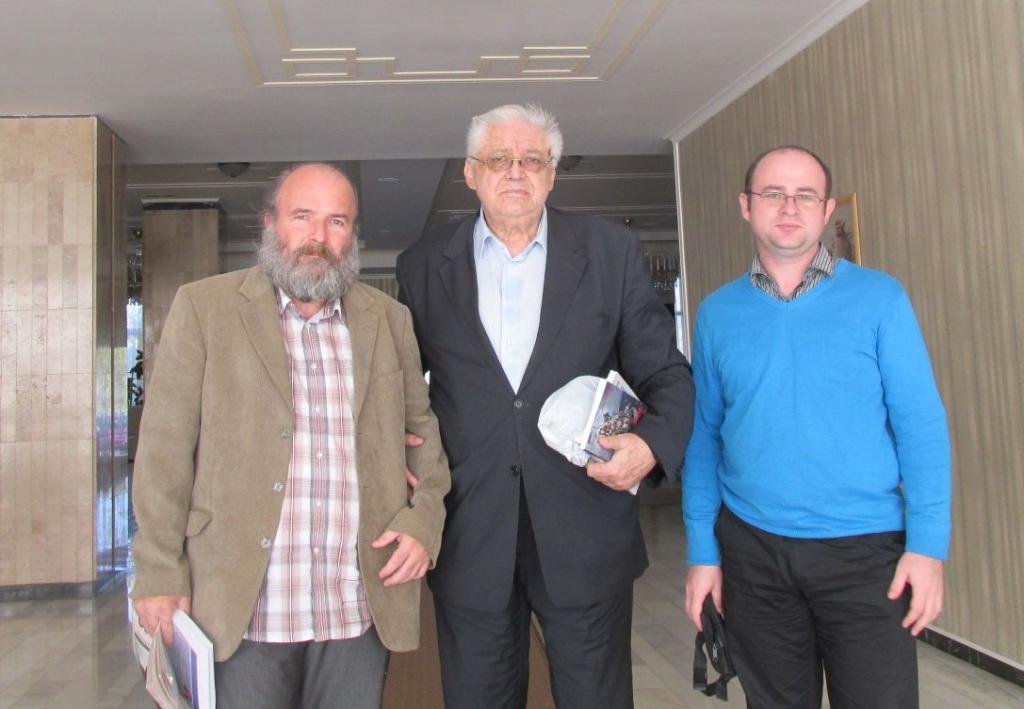 Alexandru Petria şi Menuț Maximinian, alături de Nicolae Breban, Andrei ...