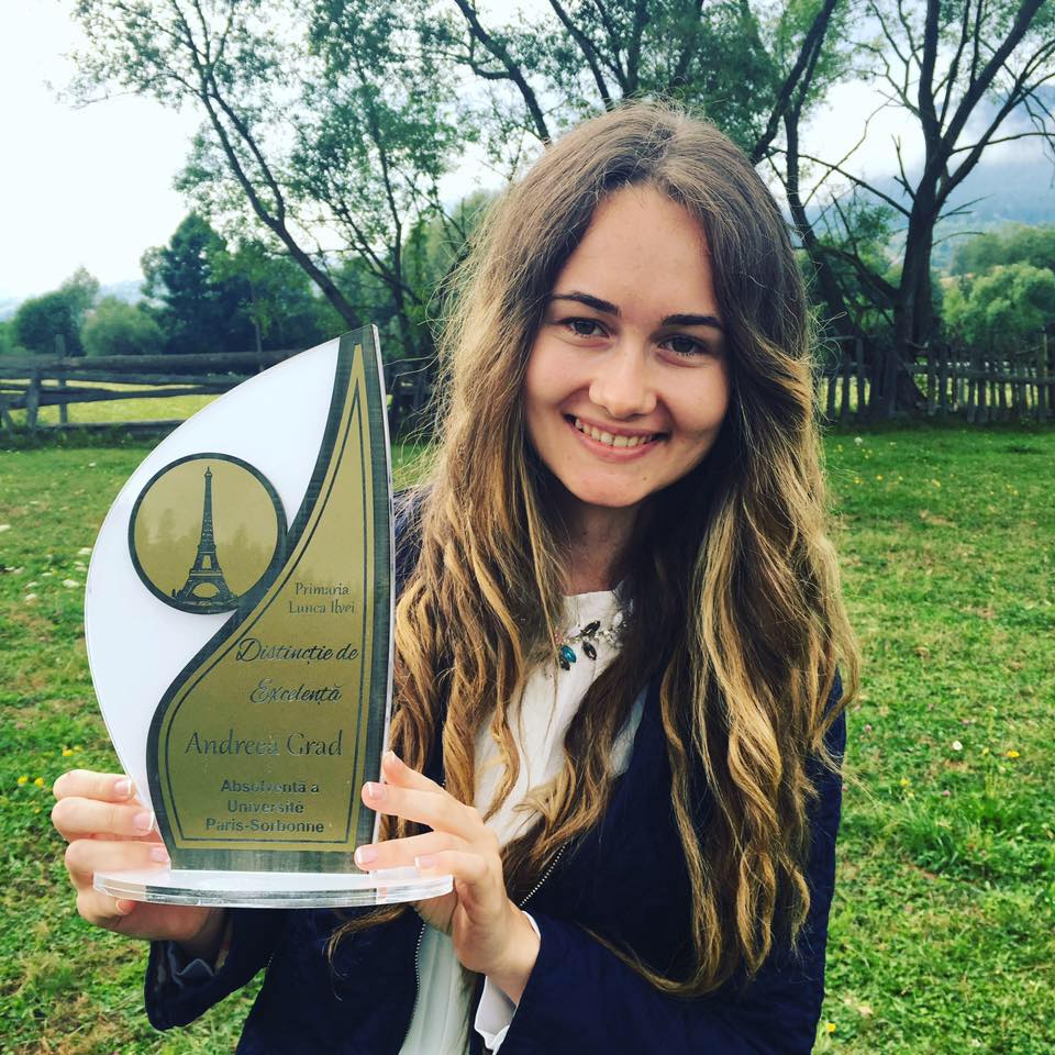 Ne mândrim cu ea! Andreea Grad, şefă de promoţie la Universitatea ...