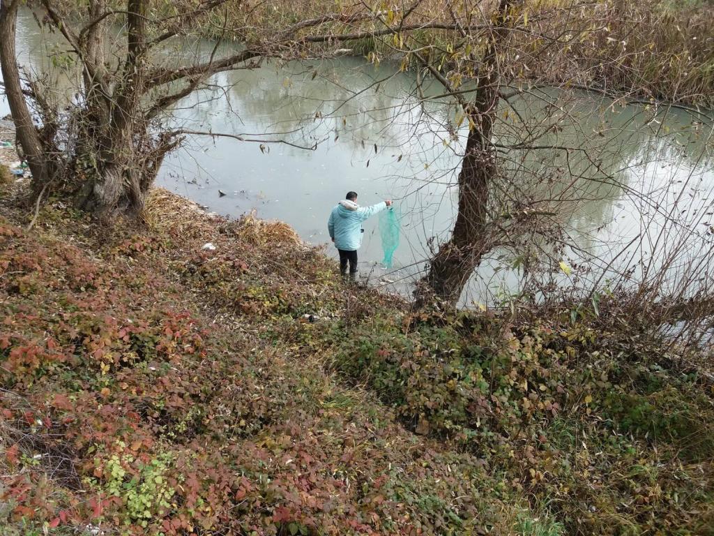 Atenţie pescari bistriţeni! De azi intră prohibiţia la pescuit | Răsunetul