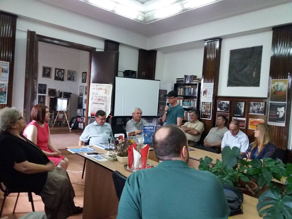 Bistriţeni la Uniunea Scriitorilor Cluj. Conferinţă Horia Gârbea şi ...