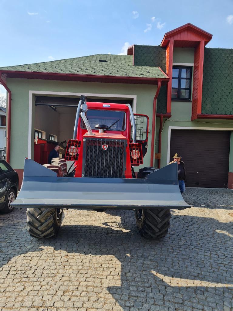 Utilaj nou pentru exploatarea lemnului pentru populaţie, în comuna Şanţ ...