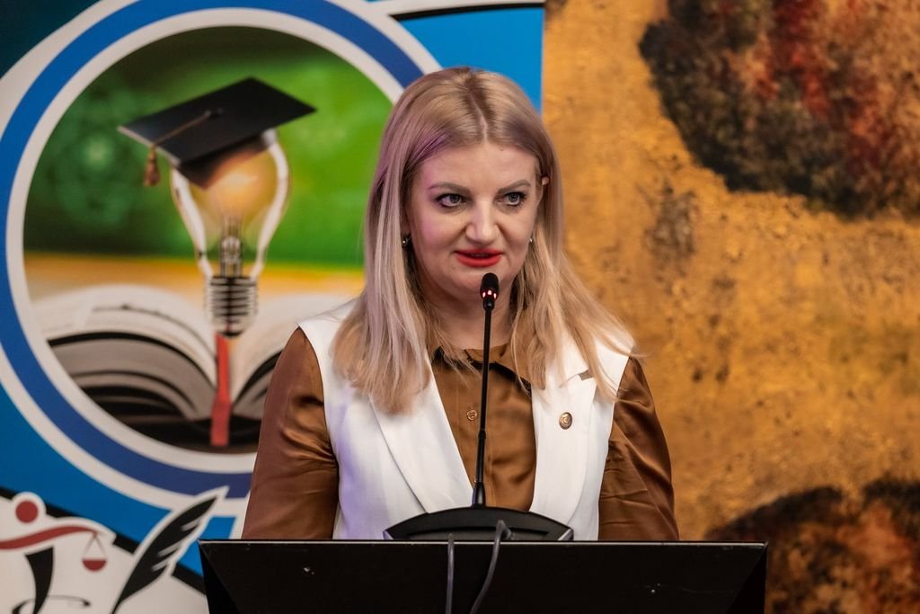 Deputatul Diana Morar, la deschiderea Congresului Avocaţilor: Legile ...