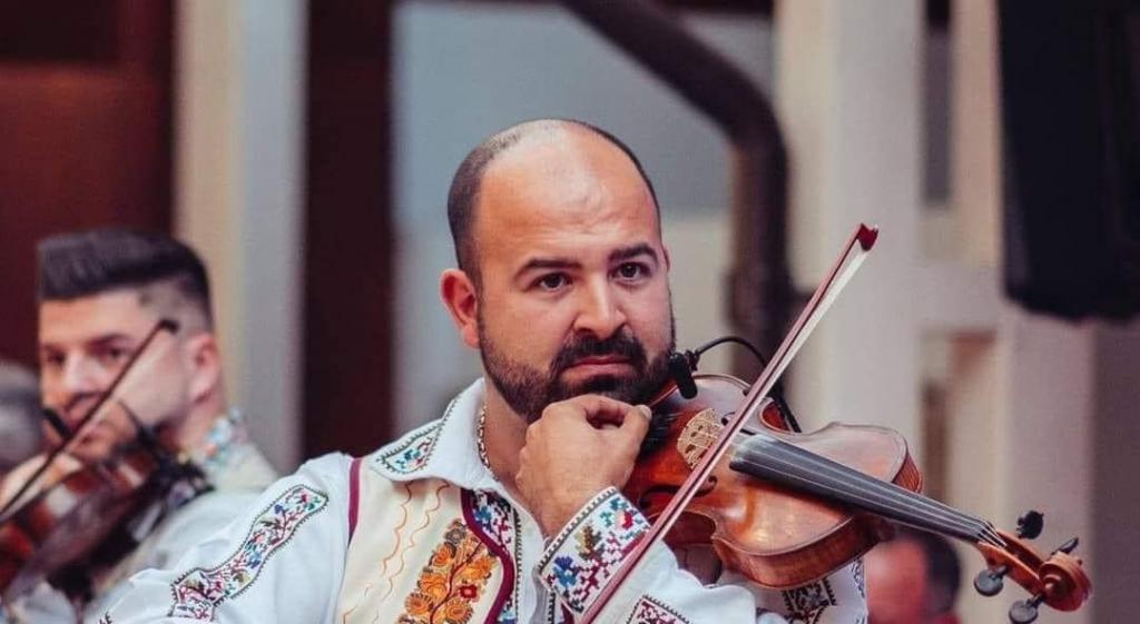 La mulţi ani, Horaţiu Cigu, dirijor Ansamblul profesionist ”Dor ...