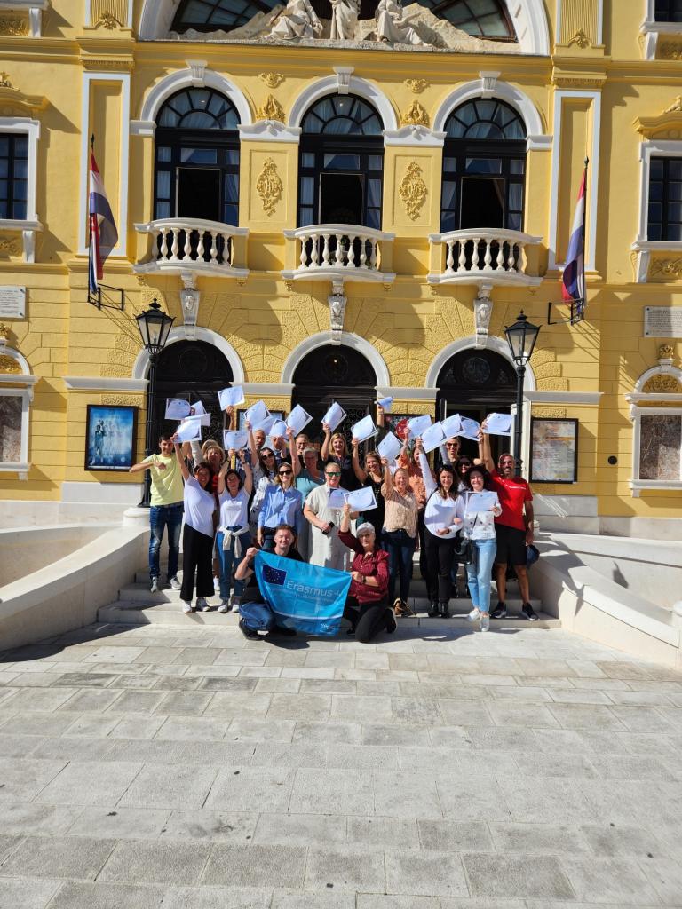 Cadre didactice de la Grădinița „Trenulețul Veseliei” din Bistrița, la ...