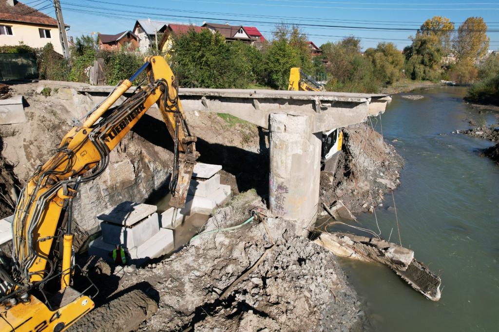 Puntea veche din zona Tudor Vladimirescu face loc celei noi! | Răsunetul