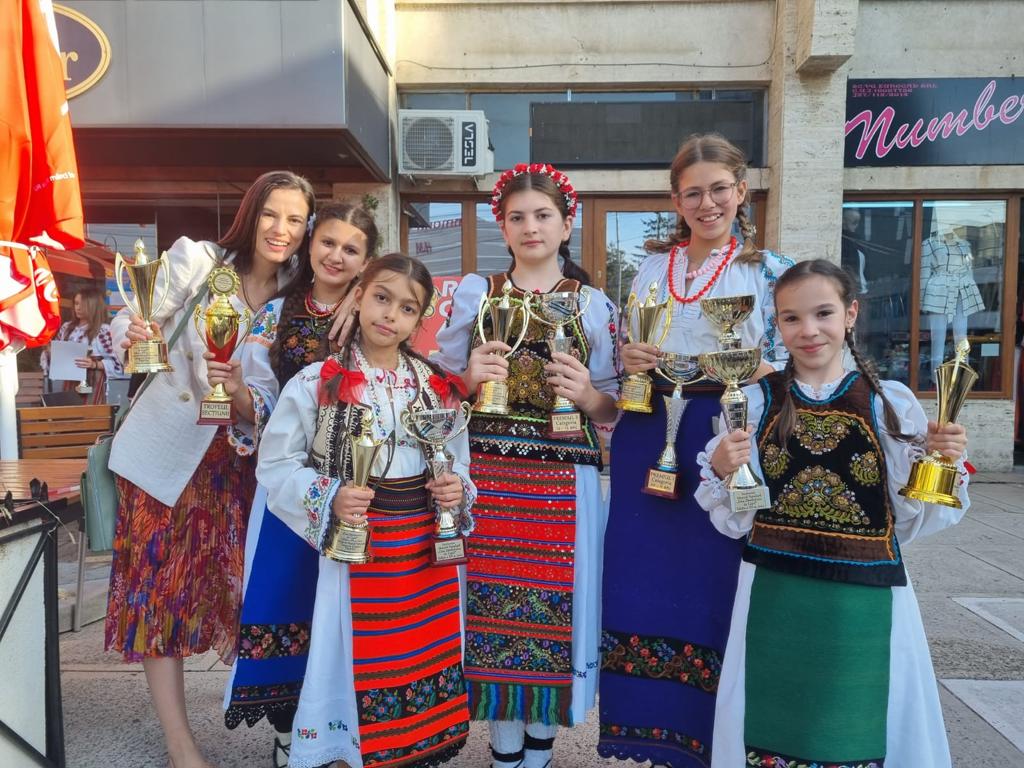 Felicitări ! Grupul Tradițional ,,SPICE’’, coordonat de prof. Anamaria ...