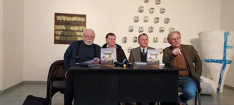 Volumul "La poalele Sodomei" al lui Grigore Avram, lansat la Muzeul de ...