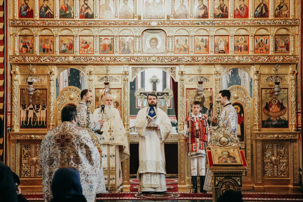 Episcopul-vicar Benedict Bistrițeanul a slujit la Mănăstirea Salva, în ...