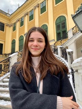 Manciu Patricia (clasa a XII-a, CN Petru Rareș), calificată la etapa ...