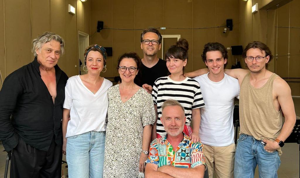 Mari actori la Bistriţa în premiera naţională a spectacolului de teatru ...