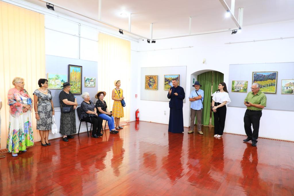 Instantanee din vârful pensulei. Expoziţie de pictură la Năsăud, cu ...