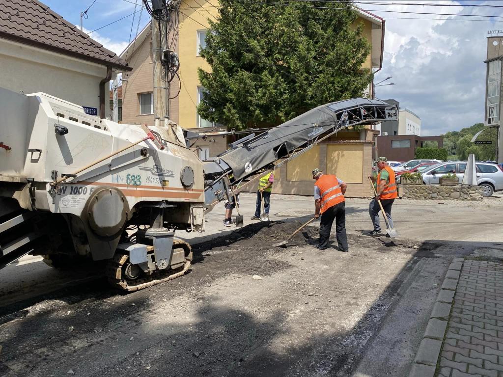Covor asfaltic nou pe strada Codrișor! Străzile Secundară 5 și ...