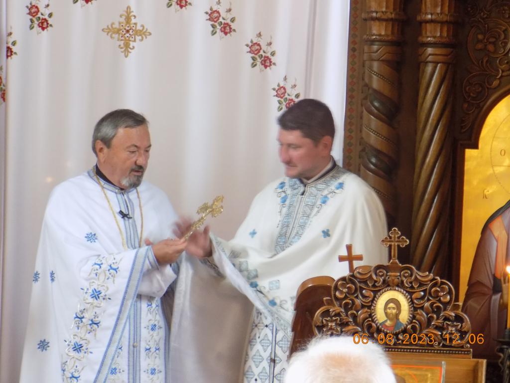 Vrednic este! Azi, părintele DANIEL BOGDAN instalat preot la noua ...