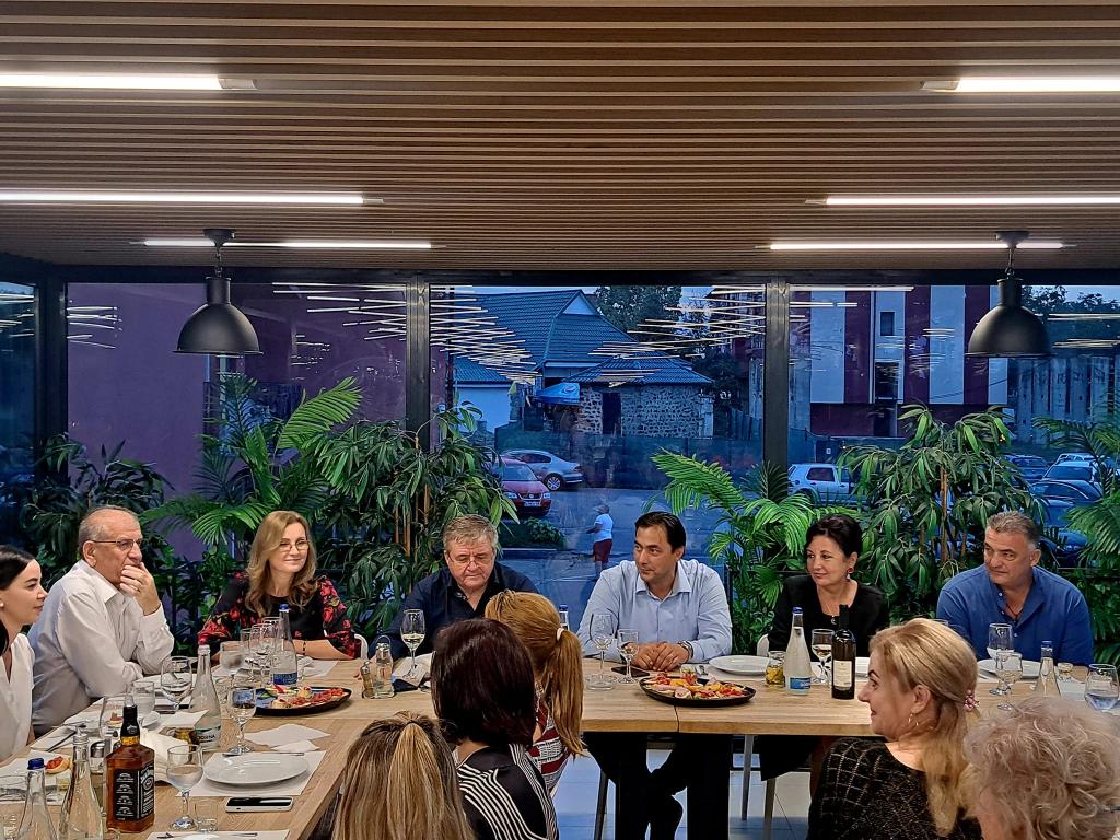 Secretarul de stat Monica Săsărman, alături de membri PSD BN, la Tășnad ...