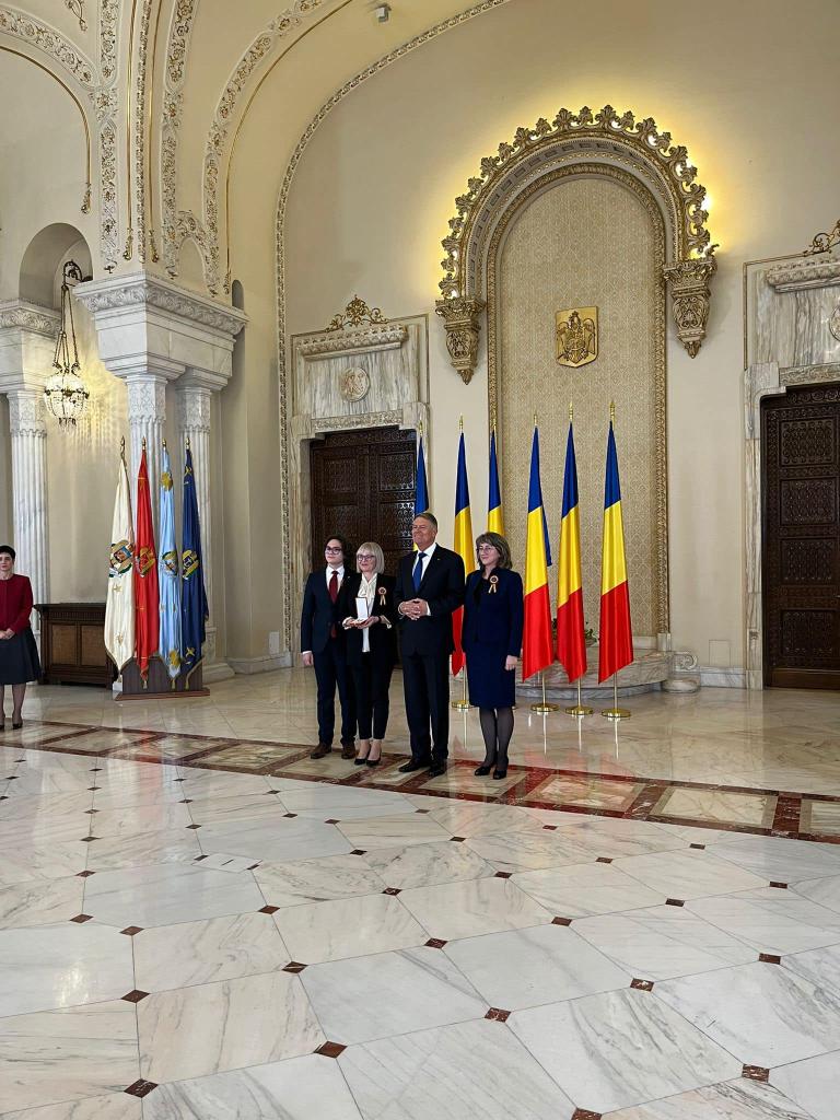 Colegiul Național "Liviu Rebreanu" Bistrița, decorat de președintele ...