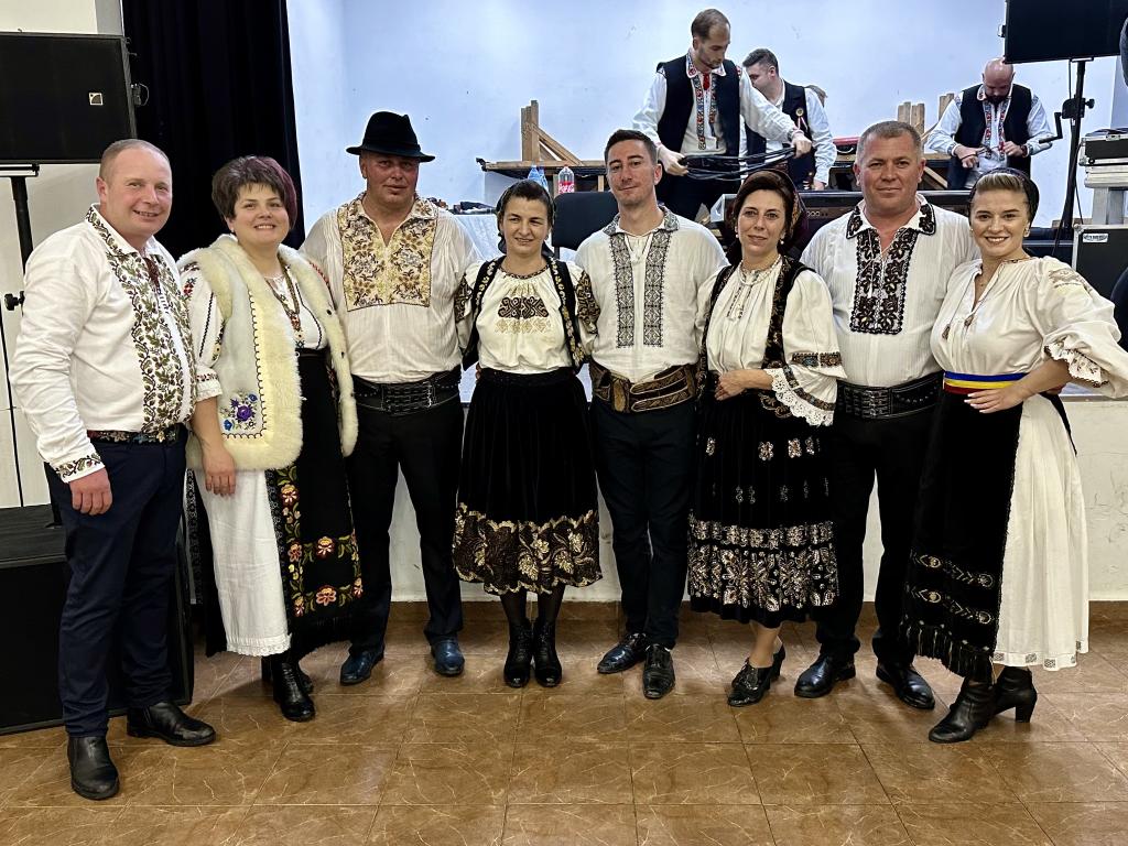 De Bobotează, Jocul Junilor la Pinticu Tecii. Felicitări, oameni ...