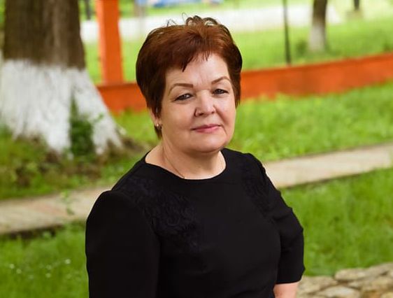 La mulţi ani, prof. ANA PINTEA, director al Şcolii Gimnaziale Silivaşu ...