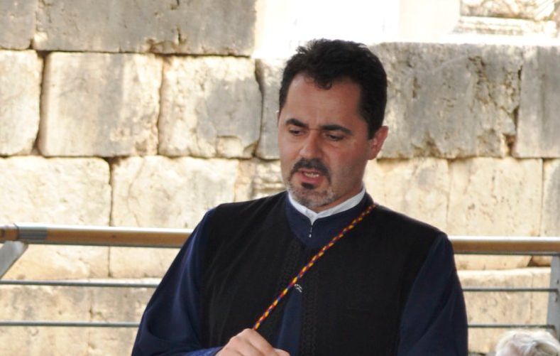 Întru mulţi şi fericiţi ani, părinte ŞTEFAN BORODI, preot la Biserica ...