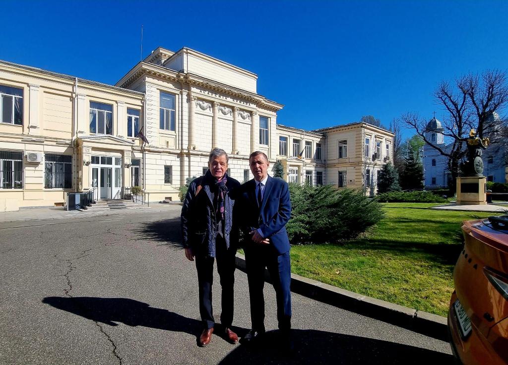 Cartea lui Mircea Gelu Buta, primită la Biblioteca Academiei Române ...