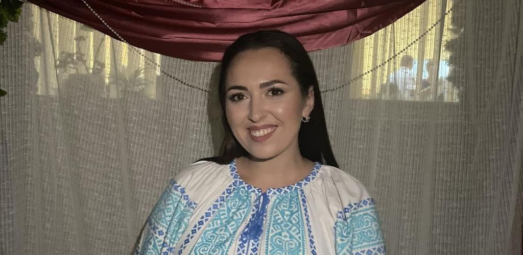 La mulți ani, prof. CRISTINA BUGNAR, de la Școala de Arte Bistrița ...