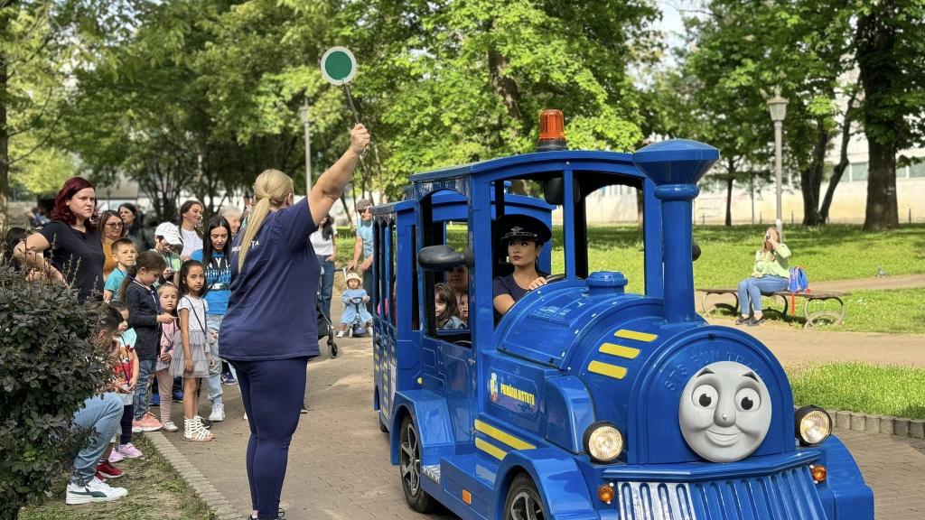 Trenulețul Thomas și-a reluat traseul de agrement din Parcul "Regele ...