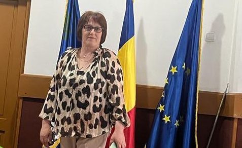 La mulți ani doamnei profesor Daniela Șușcă, director al Școlii ...