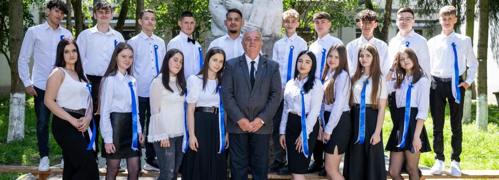 Profesorul Liviu Conea de la Școala Gimnazială "Grigore Silași” Beclean ...