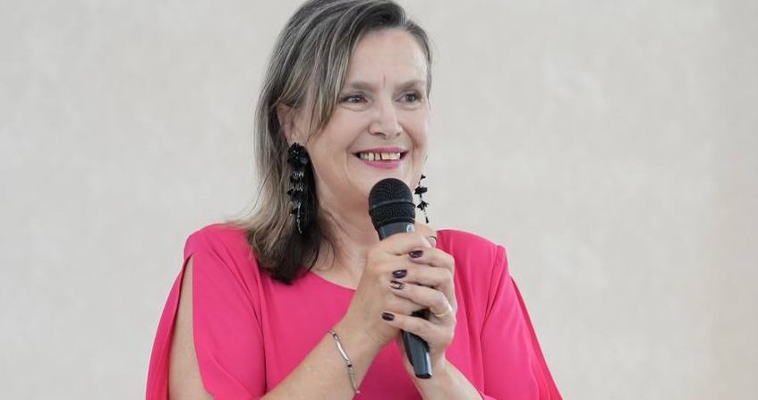 La mulți ani doamnei prof. Reghina Leontina Horga, director la Școala ...