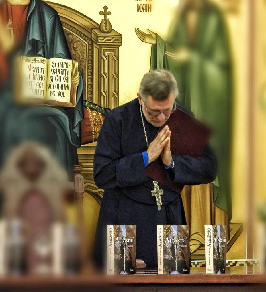 Întru mulți ani părintelui Crin-Triandafil Theodorescu, preot paroh la ...