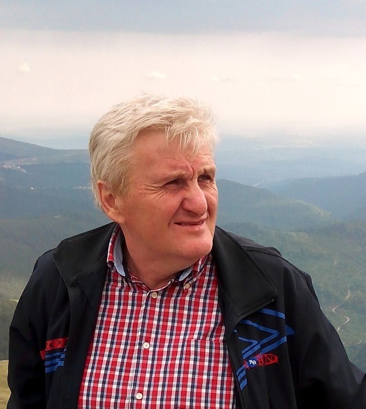 Poeme și hărți vechi | Răsunetul