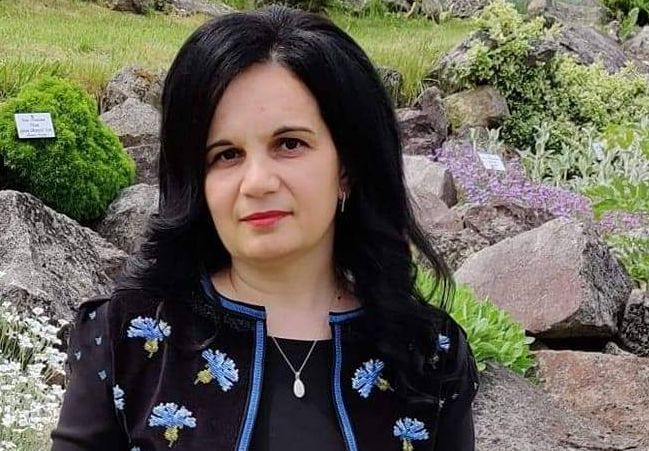 La mulți și fericiți ani doamnei profesor VALERIA BENŢA, directorul ...