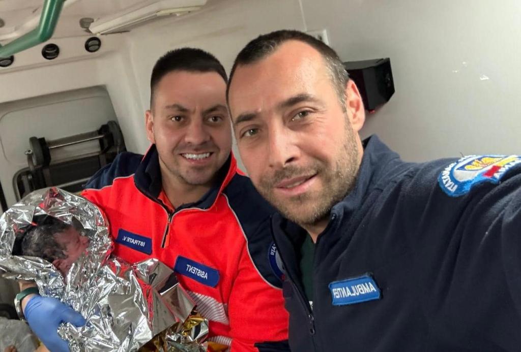 Un băieţel frumos s-a născut în Salvare! Felicitări "naşilor" as ...