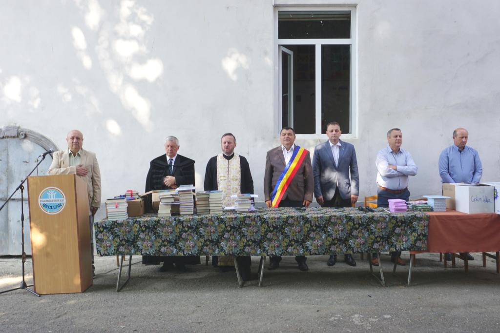 Emoții, zâmbete și aplauze, la Școala Gimnazială "Grigore Silași ...