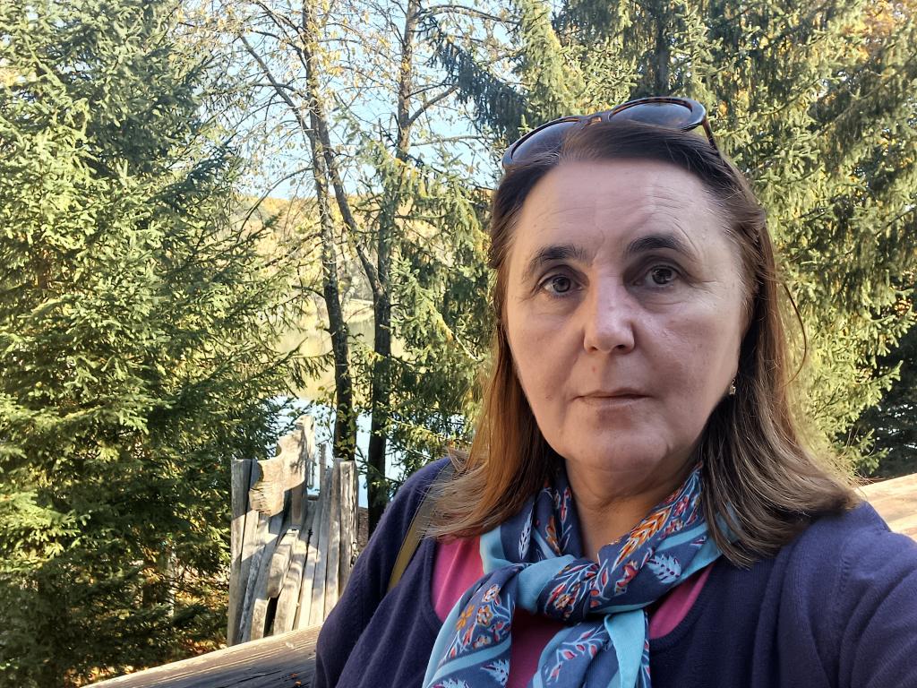 Elena M. Cîmpan: Salutul care este, dar, mai ales, care nu este | Răsunetul